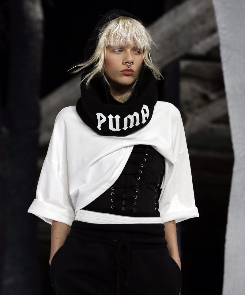 Rihanna se convirtió en diseñadora para reconocida marca de ropa — FMDOS