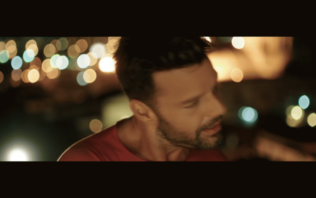 Participa por una copia del disco de Ricky Martin autografiado — FMDOS