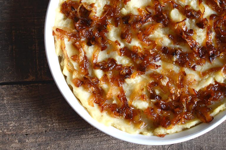 Atrévete con este puré de papas rústico con cebolla caramelizada y ...