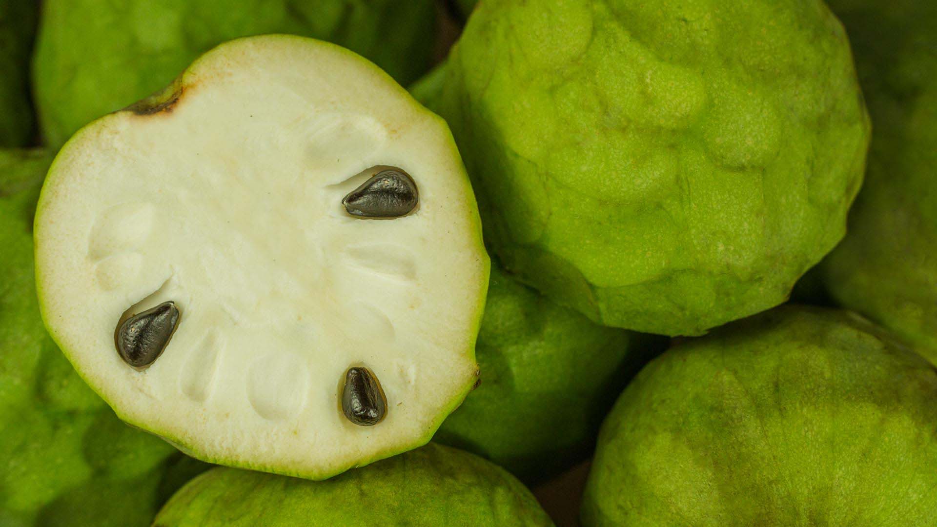 ¡Temporada veraniega! Conoce las propiedades de las chirimoyas — FMDOS