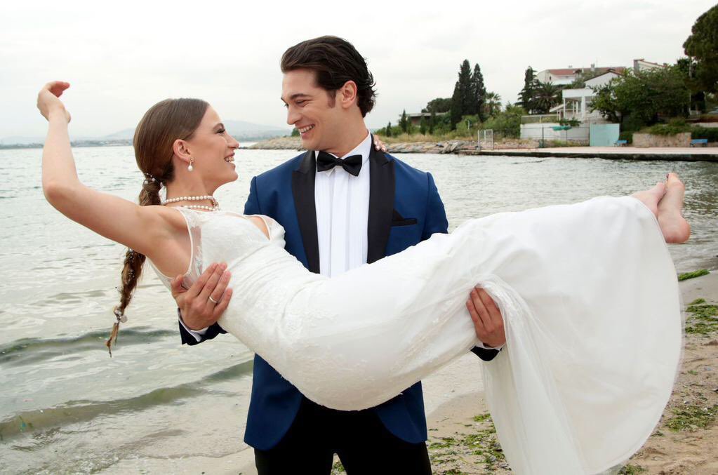 ¡Así fue el emotivo matrimonio de Mira y Yamán en "Medcezir"! — FMDOS