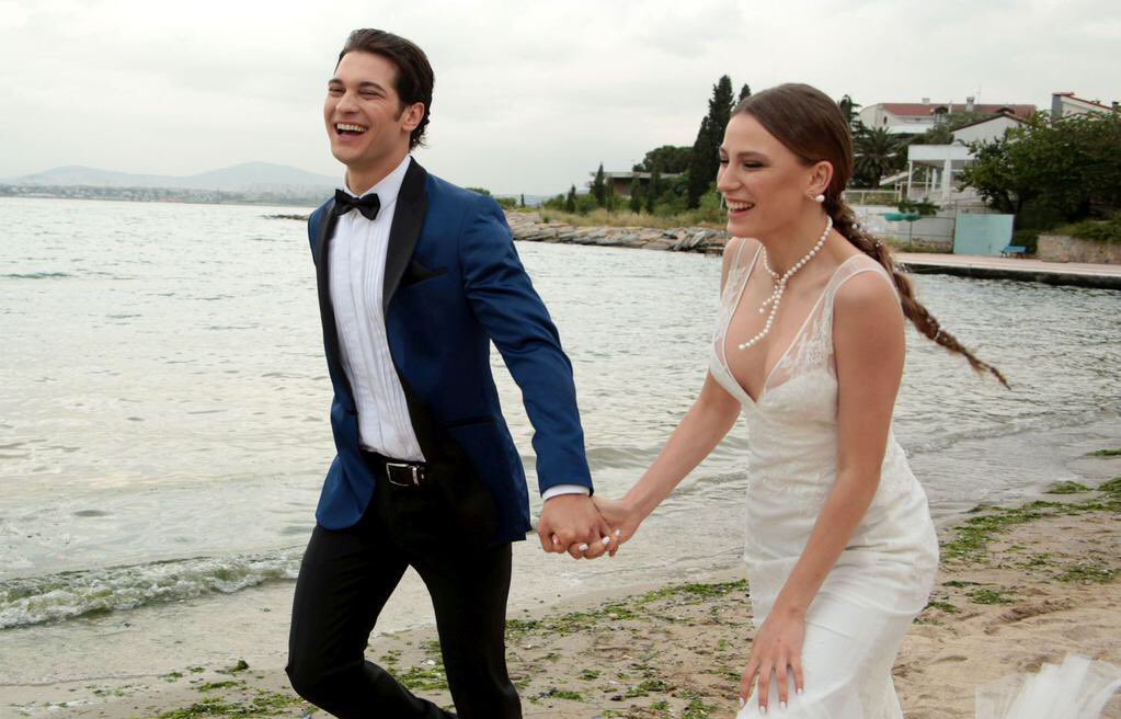 ¡Así fue el emotivo matrimonio de Mira y Yamán en "Medcezir"! — FMDOS