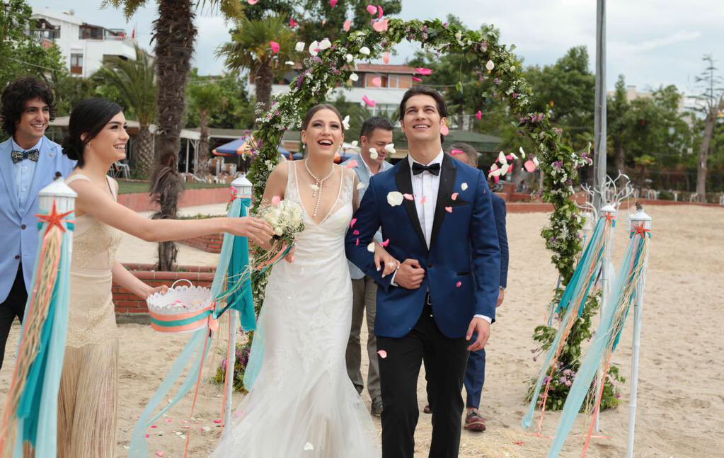 ¡Así fue el emotivo matrimonio de Mira y Yamán en "Medcezir"! — FMDOS