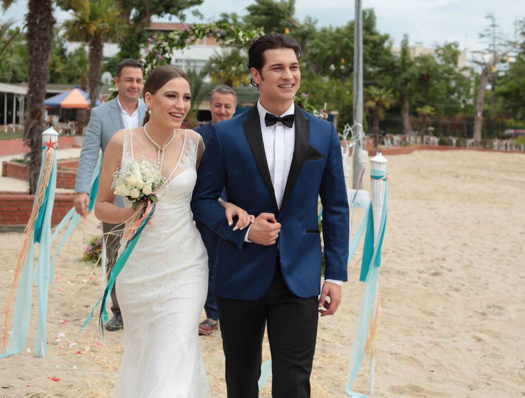 ¡Así fue el emotivo matrimonio de Mira y Yamán en "Medcezir"! — FMDOS