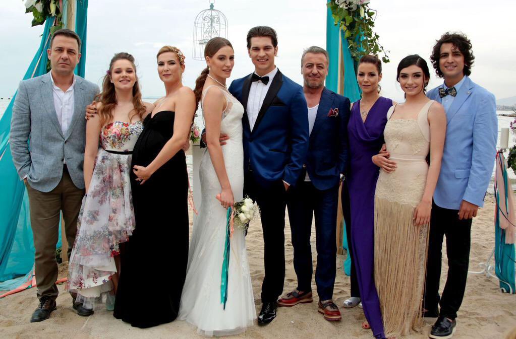 ¡Así fue el emotivo matrimonio de Mira y Yamán en "Medcezir"! — FMDOS