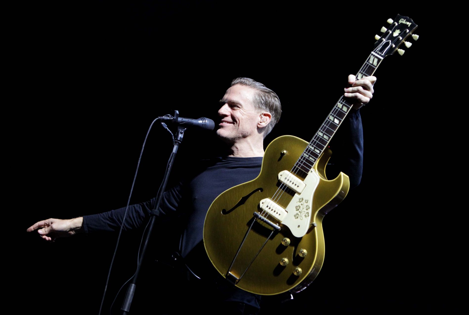 ¡Participa por entradas para ir al show de Bryan Adams! - Fmdos