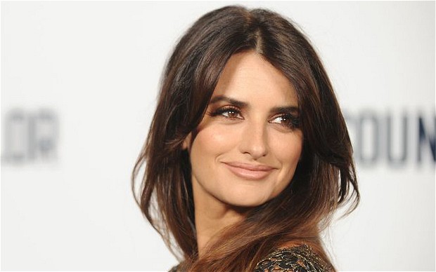 Penélope Cruz se viste de Donatella Versace para "American crime story"
