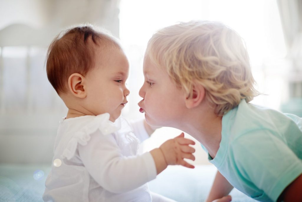 ¿Lo sabías? Estas son las ventajas de tener varios hermanos