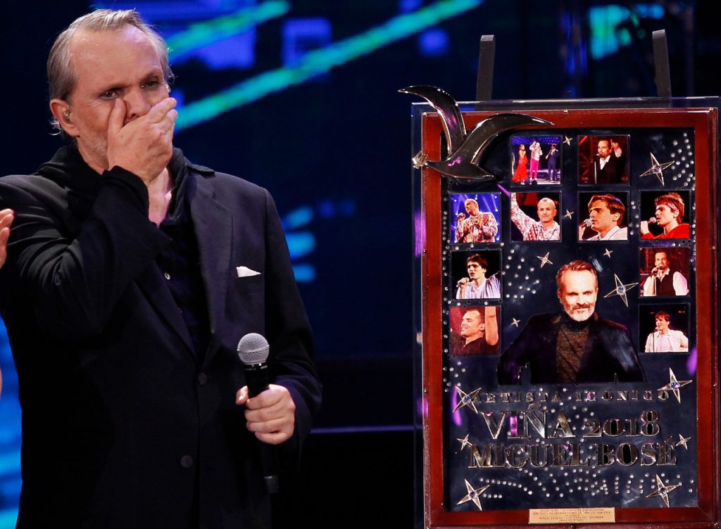 Los memes que dejó el particular collage que recibió Miguel Bosé en ...