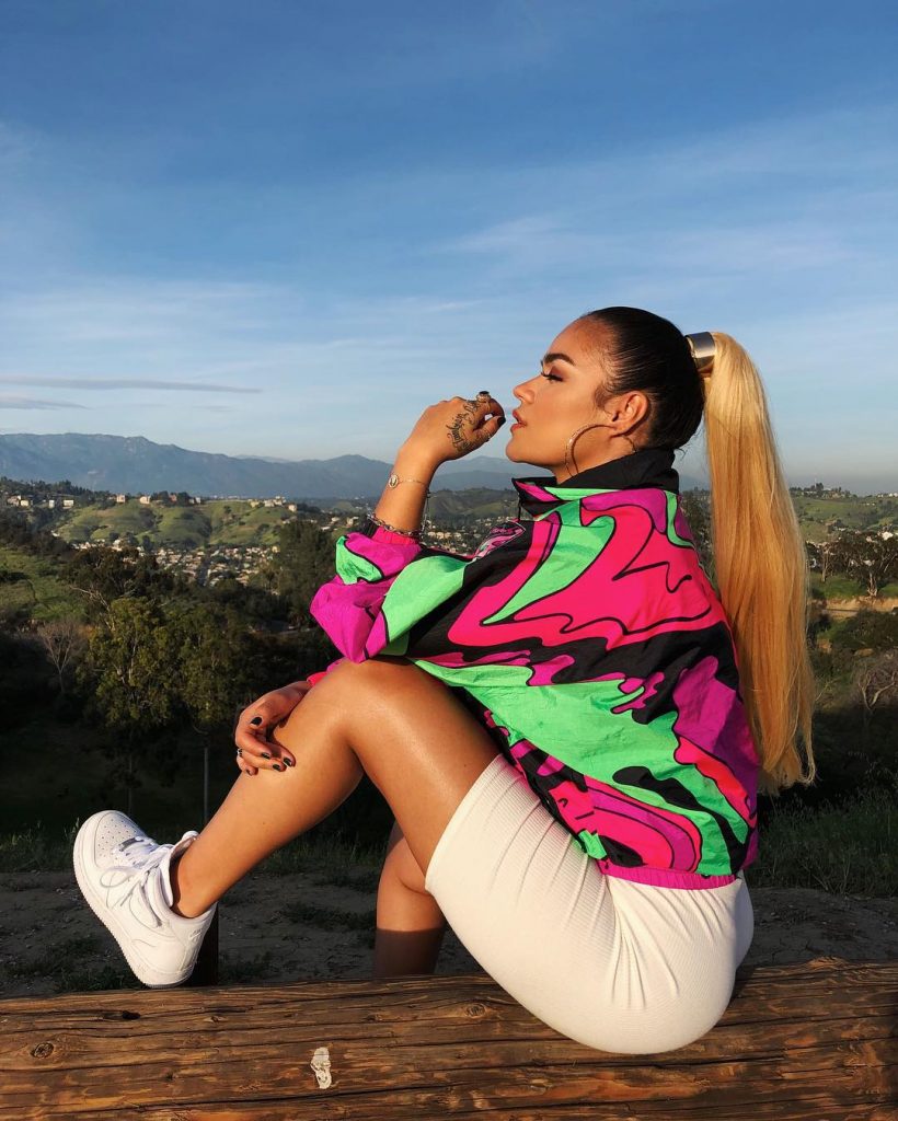 ¿Hermanas perdidas? El gran parecido de Karol G y Khloé Kardashian — FMDOS