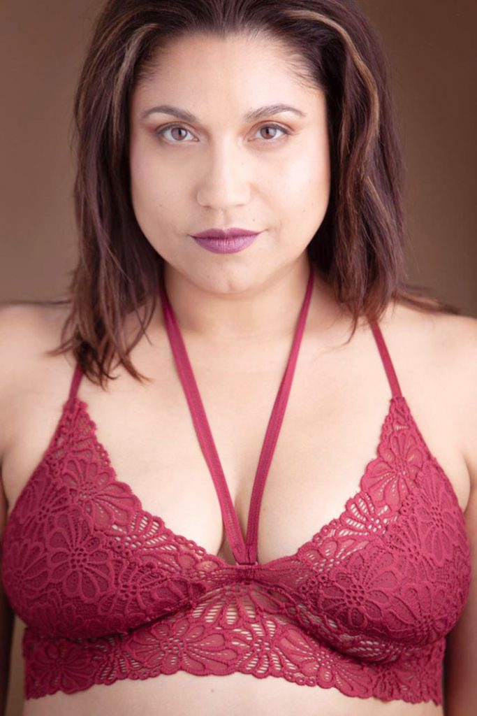 Alejandra Valle se luce en sexy sesión de fotos en lencería — FMDOS