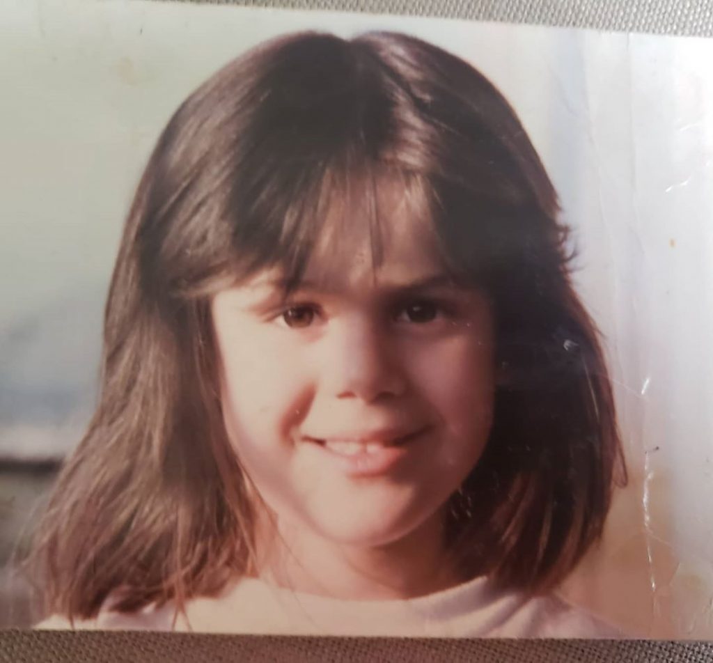 Nuestra Carola Varleta enternece las redes sociales con foto de la infancia