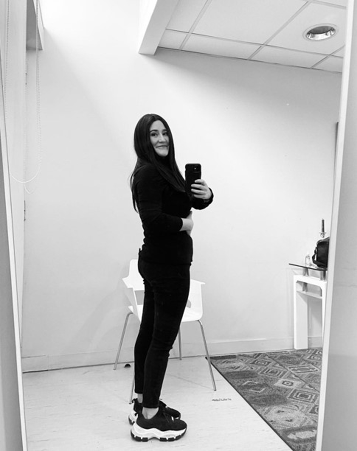 Así va creciendo la guatita de la comediante Belén Mora
