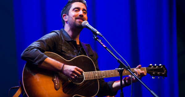 ¡Con 18 artistas! Así celebra Alex Ubago sus 20 años de carrera musical