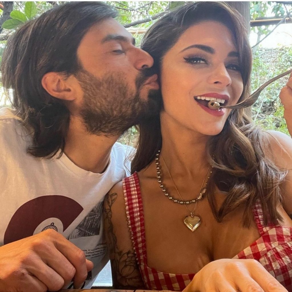Antonella Ríos sorprende con románticas fotos junto a su pareja