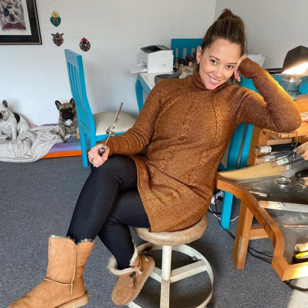 Ingrid Parra vuelve al trabajo a un mes de convertirse en madre