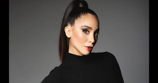 Yamna Lobos compartió inédita foto de su infancia y luce igual a su hija