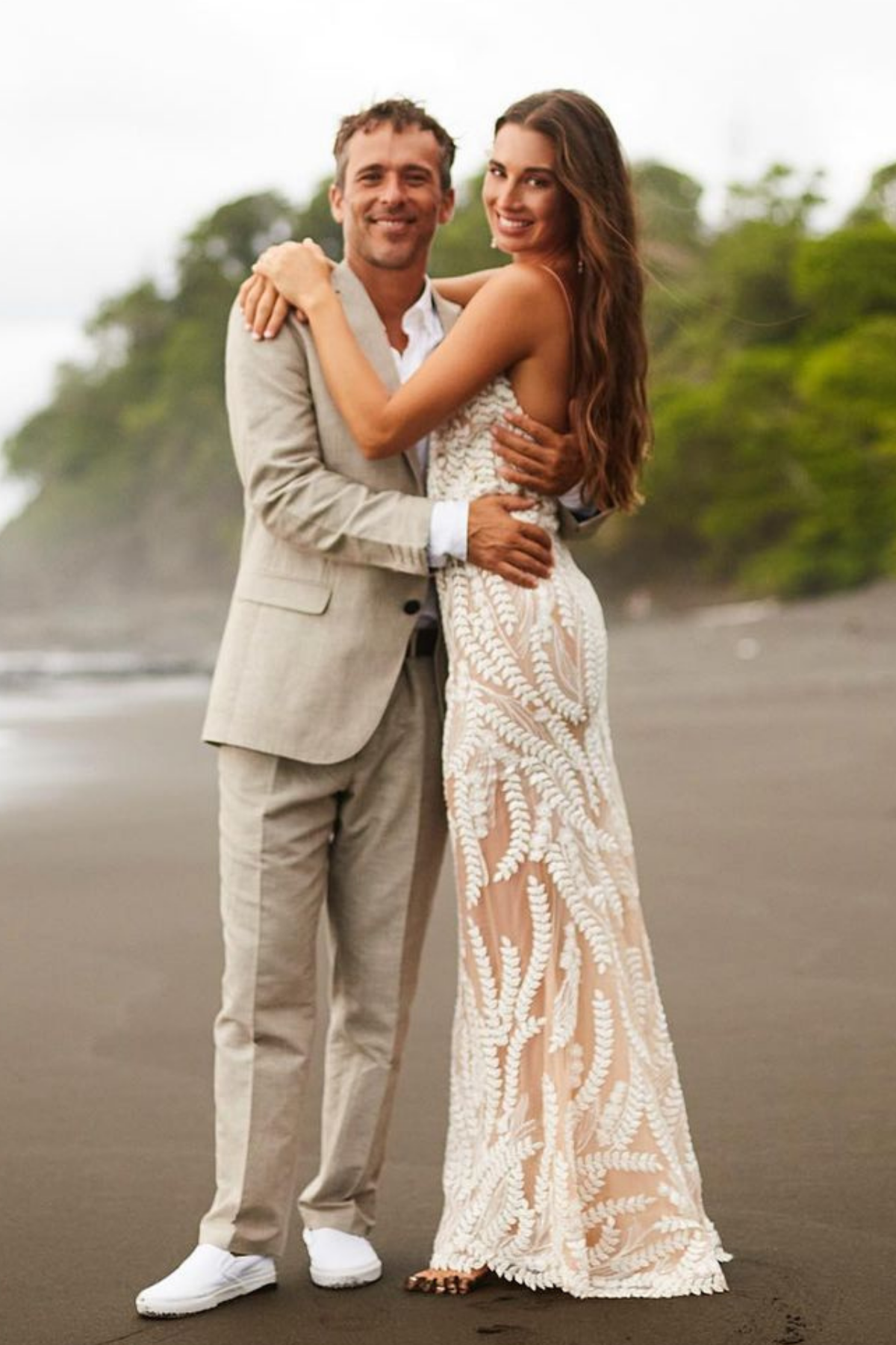 ¡Es oficial! Así fue el matrimonio de Tita Ureta y Spiro Razis en Costa ...