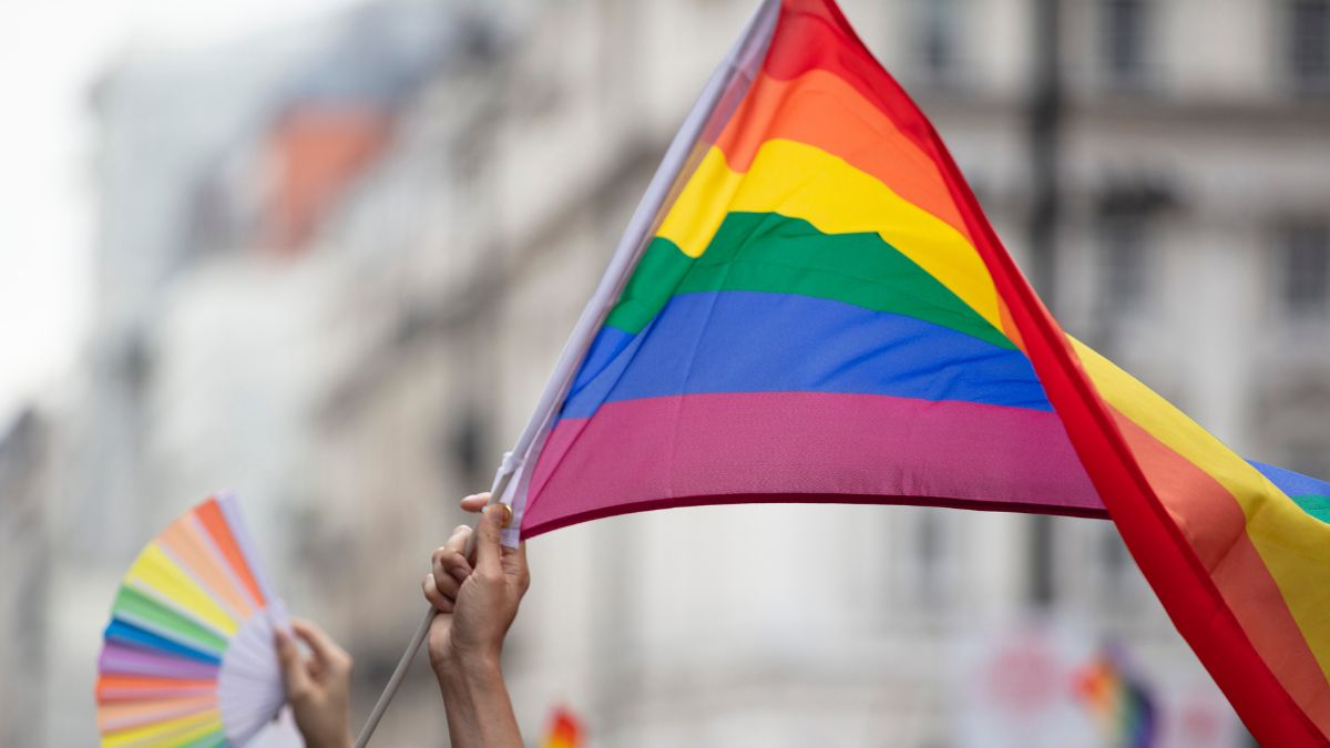 ¿Por qué se conmemora en junio el mes del orgullo LGBTQ+?