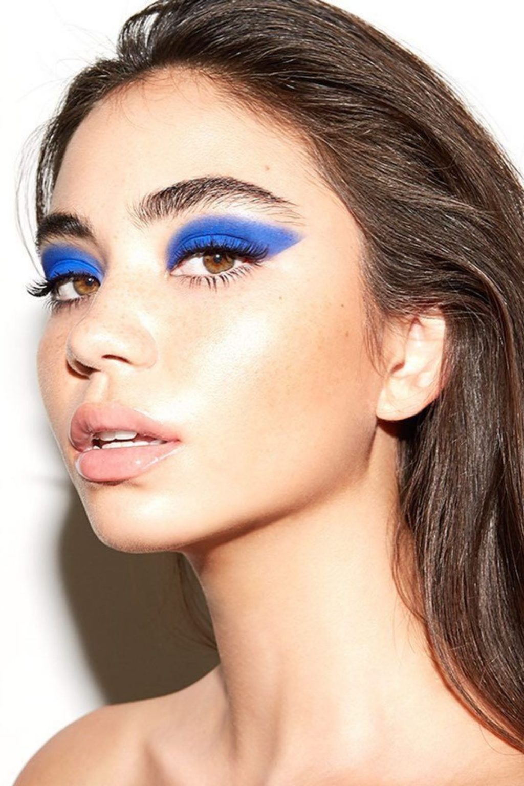 Tendencia en TikTok: ¿Cómo hacer el delineado con sombra de ojos?