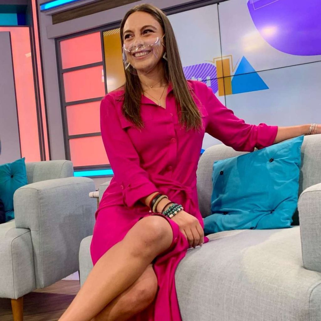 Ángeles Araya luce nuevo look en sus días de licencia médica