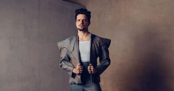 "Para arrancar el año con todo": Lasso estrena su nueva canción Plástico