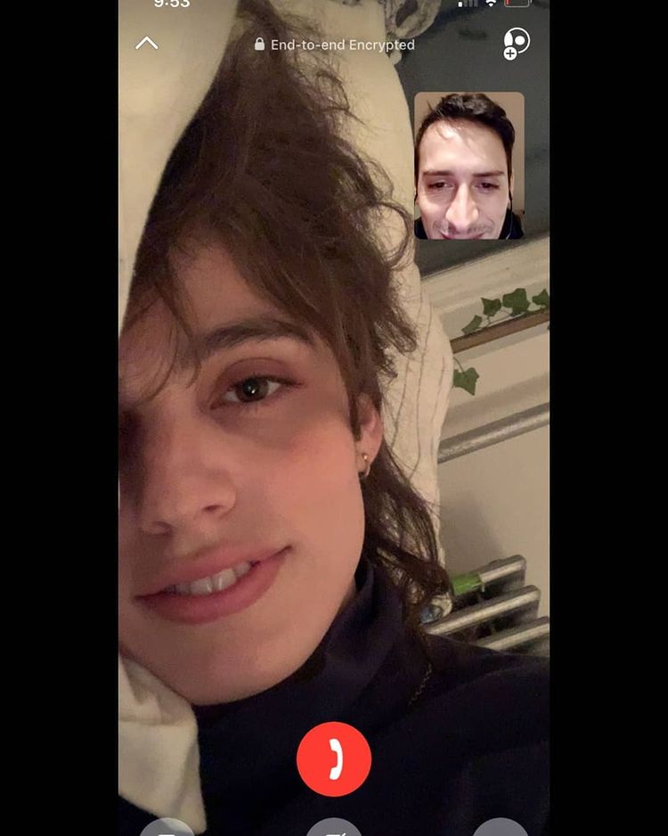 Lux Pascal se luce en la playa junto a su pareja