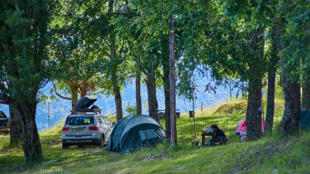 Aguas cristalinas y cerros verdes: El camping con la mejor vista del ...