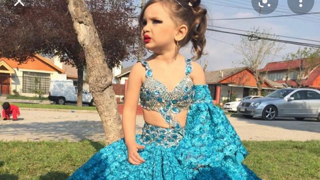 El motivo por el que Perla Ilich maquilla a su hija