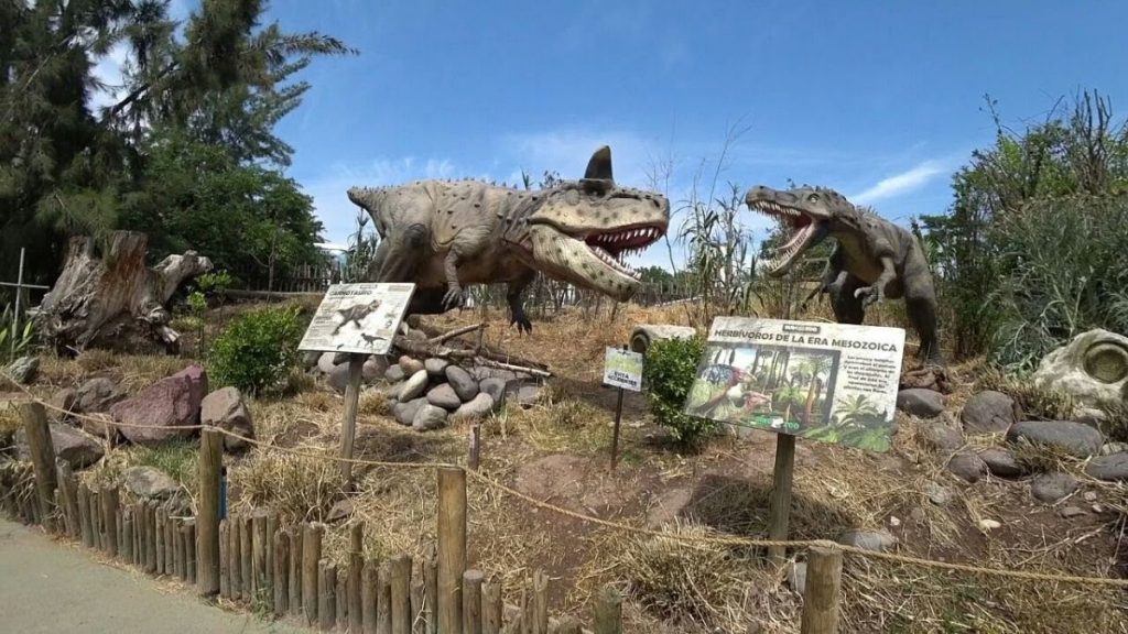 El parque que te hará sentir en Jurassic Park: esconde dinosaurios y ...