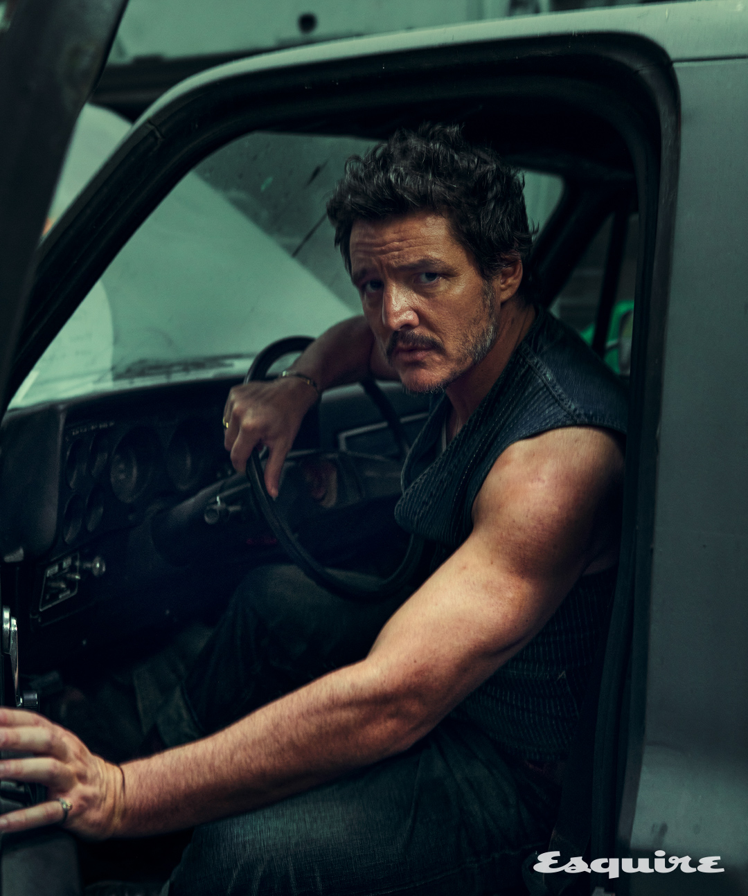 "Qué manera de despertar": Pedro Pascal posó en picantes fotos para la ...