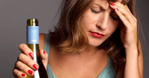 ¿Es intoxicación o una resaca? Estas son las señales para identificar ...