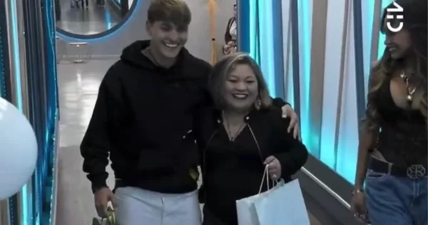 "Qué lindo mami...": Así fue la especial visita de la madre de Hans a ...