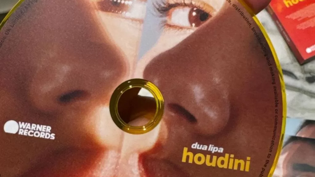 ¡De alto impacto! La superestrella del pop, Dua Lipa, brilla en su nueva y energética canción ...