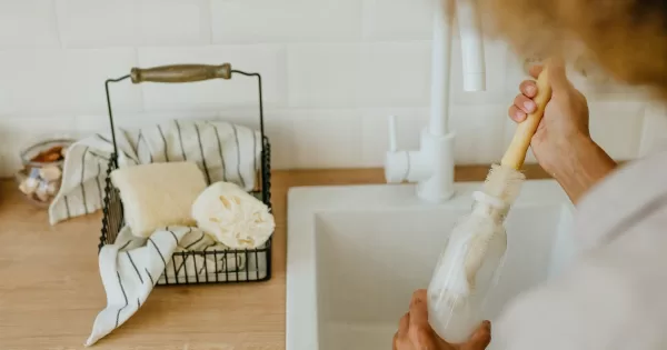 Los tres trucos para eliminar los malos olores de tu botella de agua ...