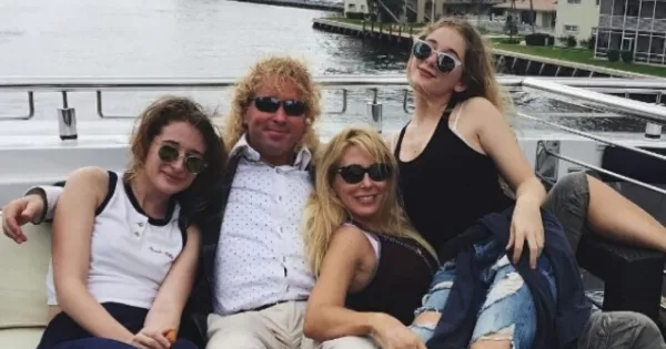 Hija de Leonardo Farkas deslumbra a todos al posar en bikini y lucir su ...