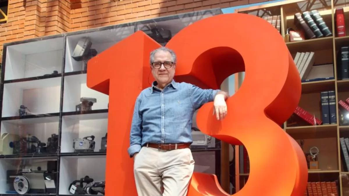 Emblemático periodista de Canal 13 abandona la señal televisiva tras 33 años: "Tengo solo aplausos"