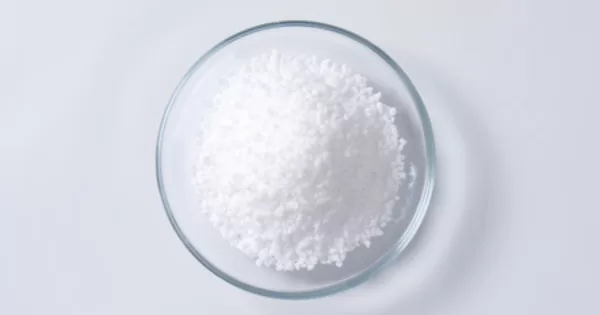 Pone un plato con sal debajo de tu cama y conseguirás esta magia: el ...