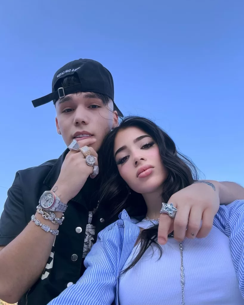 Dos famosos chilenos desatan rumores de relación con inesperado gesto: "Vivan los novios"